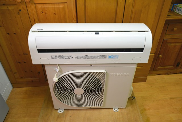 東芝 ルームエアコン RAS-221E 2013年製 〜9畳 美品（エアコン・クーラー）の買取価格 （ID:186410）｜おいくら